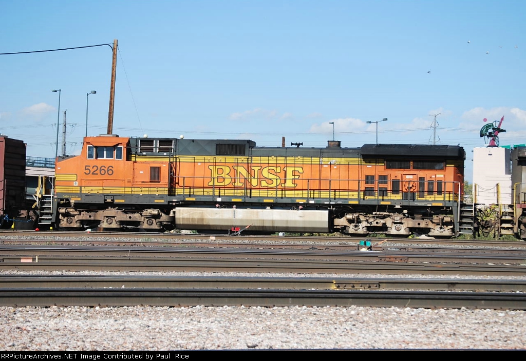 BNSF 5266